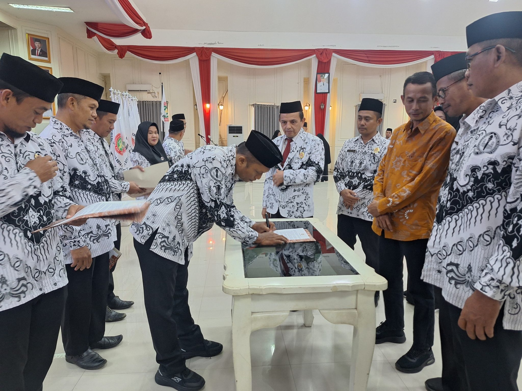 PGRI Kota Palopo Lantik Pengurus Cabang dan Perangkat Organisasi Masa ...